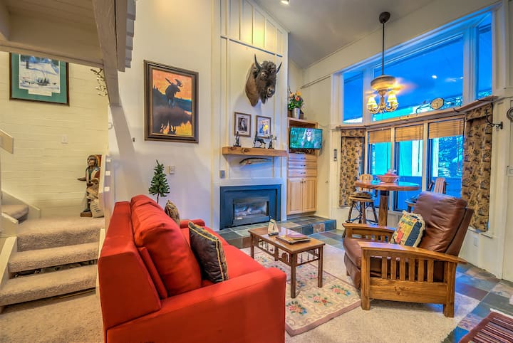 Ski Time Square 208 –Loft Steps From Slopes! - Steamboat Springs, CO