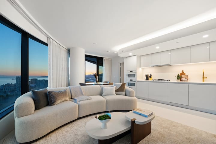 Opulent West End Suite | The Butterfly - Vancouver