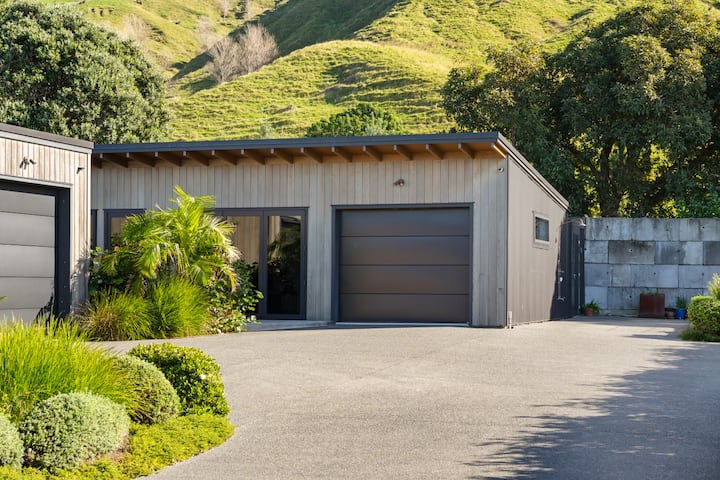 120m To Wainui Beach | Modern Coastal Unit - Gisborne