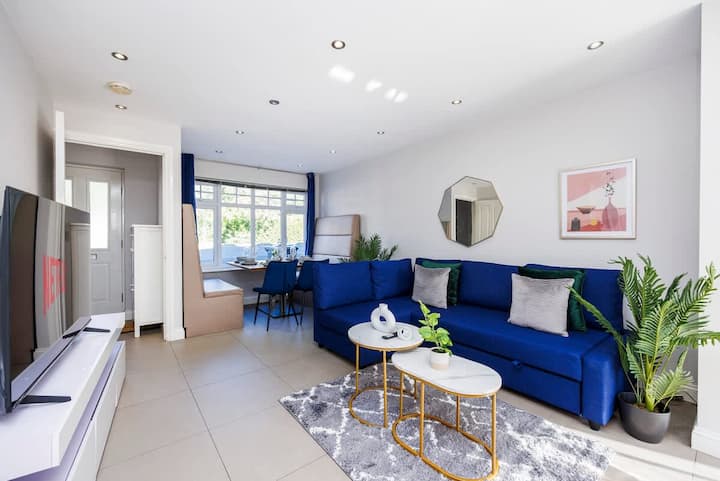 Mon - Friday Offers | Weekly Discounts | 4 Bed - Hounslow
