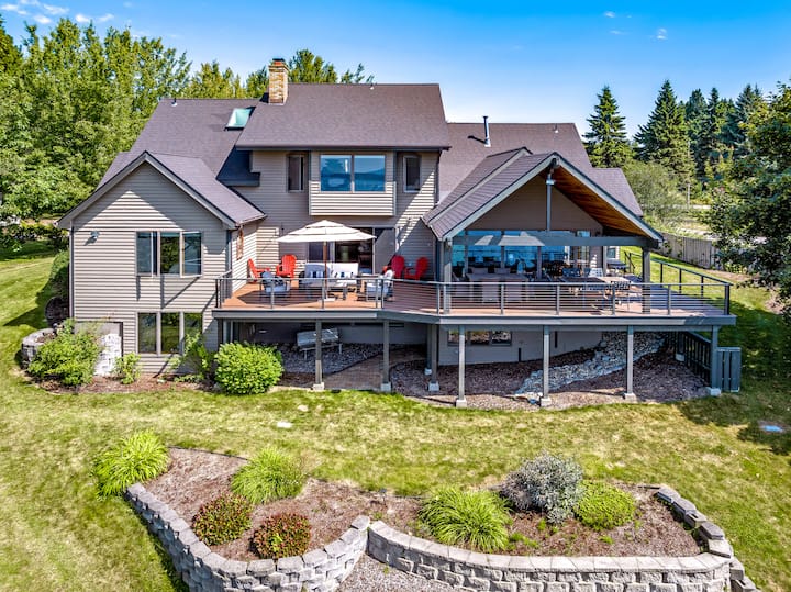 Waterfront Sleeps 18 | Pet Friendly | Private Dock - Sandpoint, ID