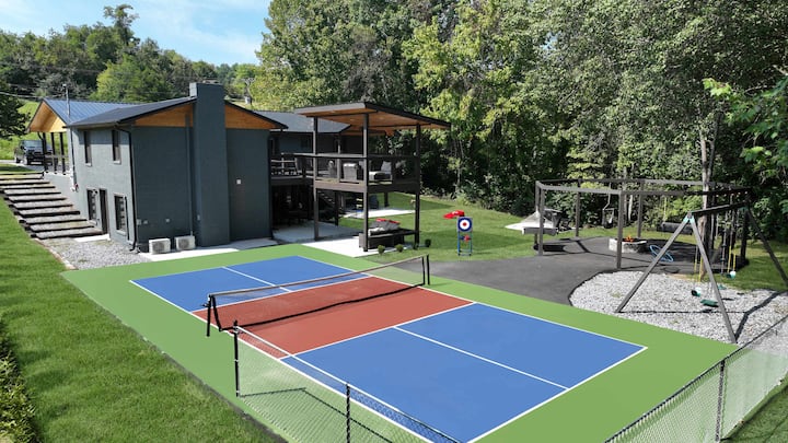 18 Guest Family Fun | Pickleball Court | Playspace - Sevierville, TN