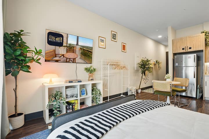 12min Downtown | 6min Domain | Pool + Free Parking - Austin, TX