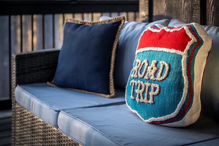 Spacious Villa For 20: Hot Tub & Game Room - Hendersonville, NC