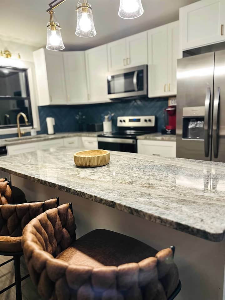 Hot Tub~7 Miles To Airport~shuffleboard~sleeps 20 - Hendersonville, NC