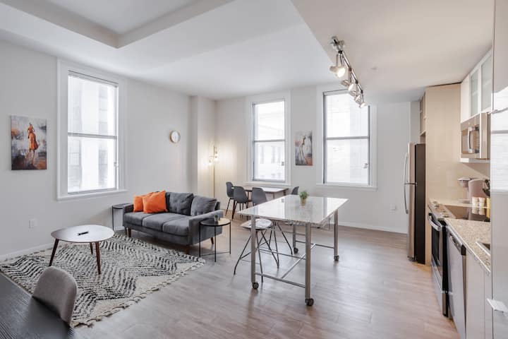 Modern Sky Central #2 By Cozysuites - Cincinnati