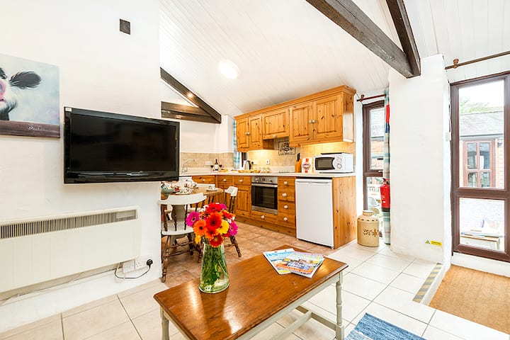 Countryside Stone Cottage - Lyme Regis