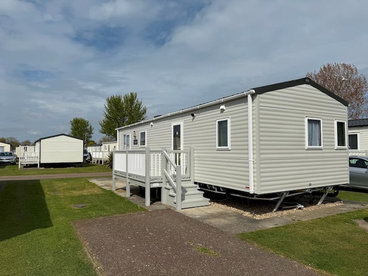 Gold Caravan (Sleeps 6) Ns1753 - Skegness