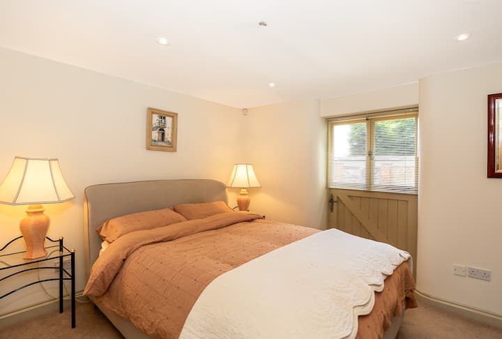 Priory Courtyard - 3 Bedroom Countryside Escape! - Bicester