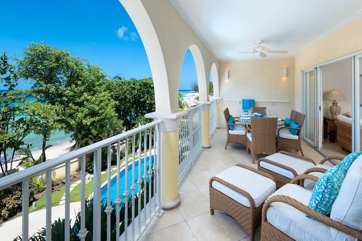 Modern Beachfront Condo With Pool - Sapphire 205 - Barbade