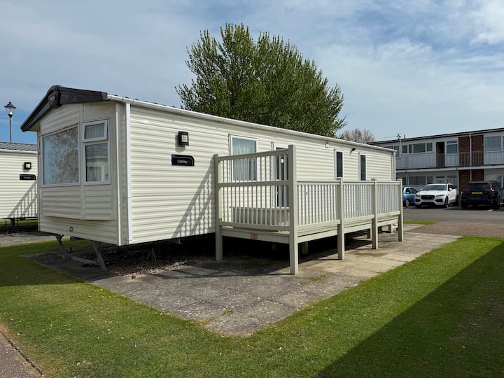 Pet Friendly Gold Caravan (Sleeps 8) Ns037 - Skegness