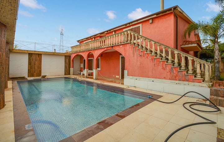 Gorgeous Home In Vittoria - Vittoria