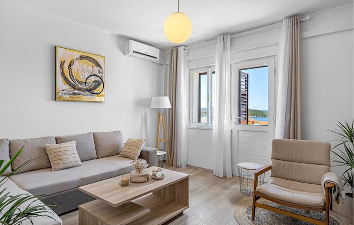 Amazing Apartment In Sibenik With Wifi - Šibenik