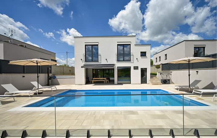 Beautiful Home In Maglenca With Sauna - Croatia