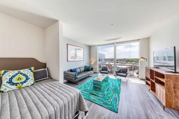 New & Modern 1br: Lux City Escape - Belmont Central - Chicago