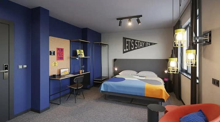 Deluxe Studio | Vibrant & Social - 빈