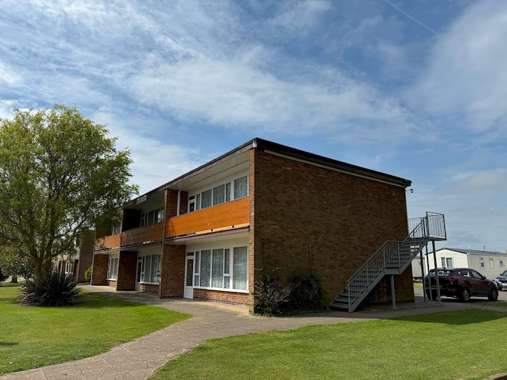 Tennyson First Floor Apartment (Sleeps 8) 239 - Skegness