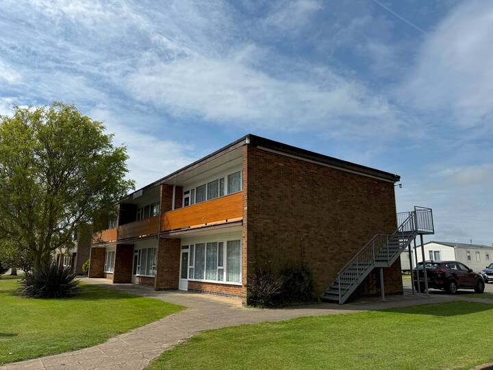 Tennyson Ground Floor Pet Apartment (Sleeps 8) 237 - Skegness