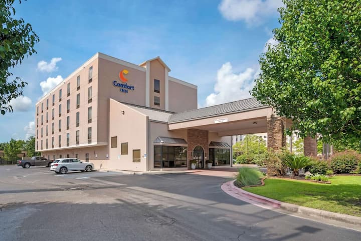 Close To Lsu Campus + Breakfast. Parking. Gym. - Baton Rouge, LA