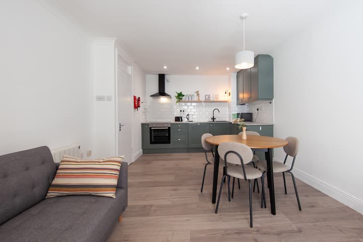 Beautiful 2 Bedroom Apartment Close To City Centre - Dublin