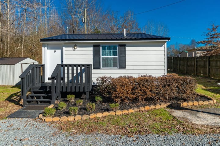 The Border Bungalow | Central To Hsv&fay - Dawson Lake, Kelso