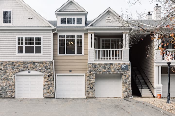 Spacious Apt With Private Balcony - Waltham, MA