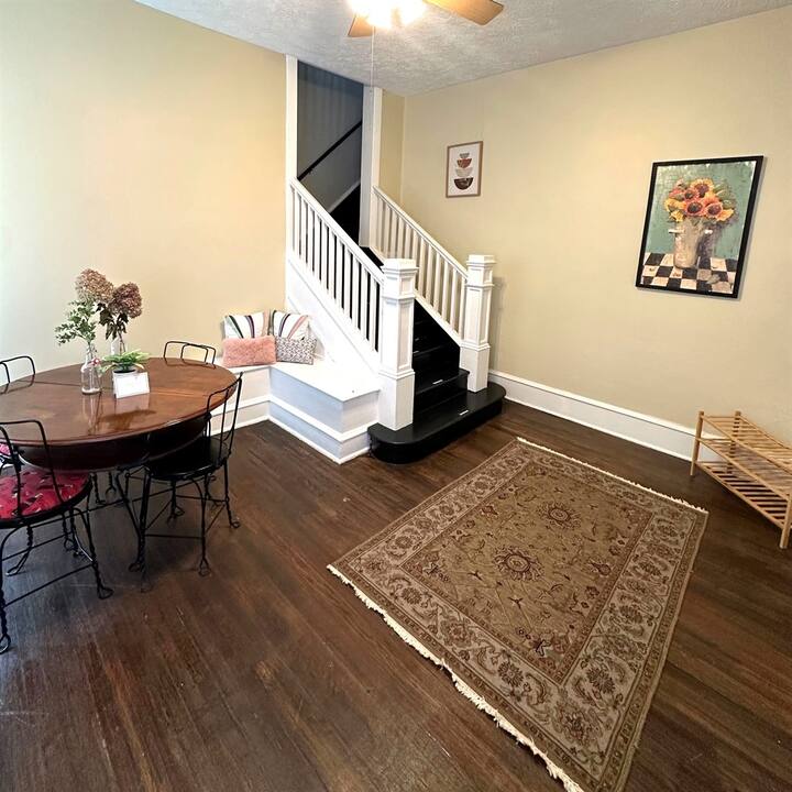 2br Upper Condo In Excellent Area - Bloomington, IL