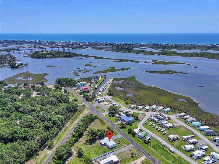 Lanier's Escape | Dog Friendly | Fenced In Yard - Surf City, NC