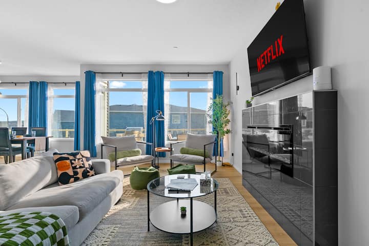 The Dream House » Billiards » Hot Tub » Central Ac - Calgary