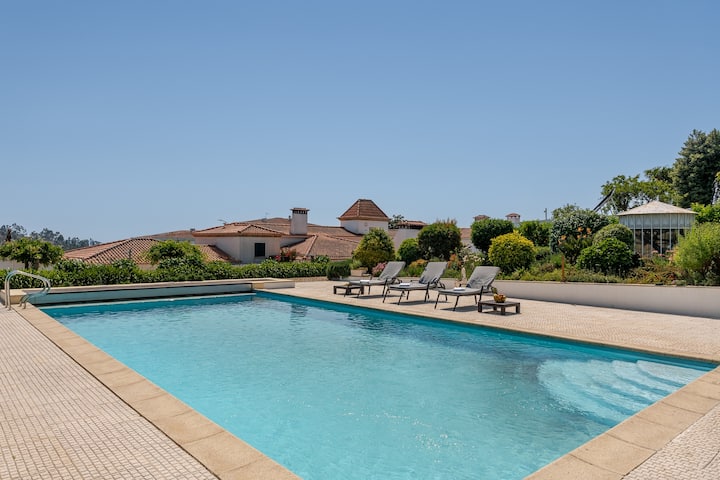 Hostwise - Modern Comfort & Shared Pool In Paredes - Paredes