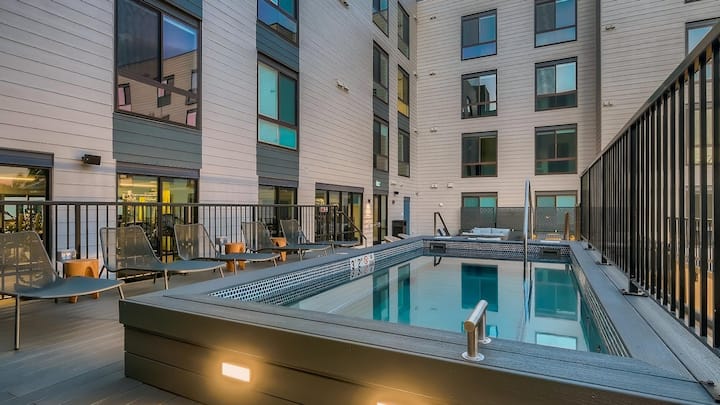 Landing | Stylish Studio, Pool, Clubhouse - Fort Collins, CO