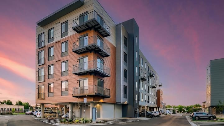 Landing | Spectacular 1bd, Rooftop Lounge, Gym - Fort Collins, CO