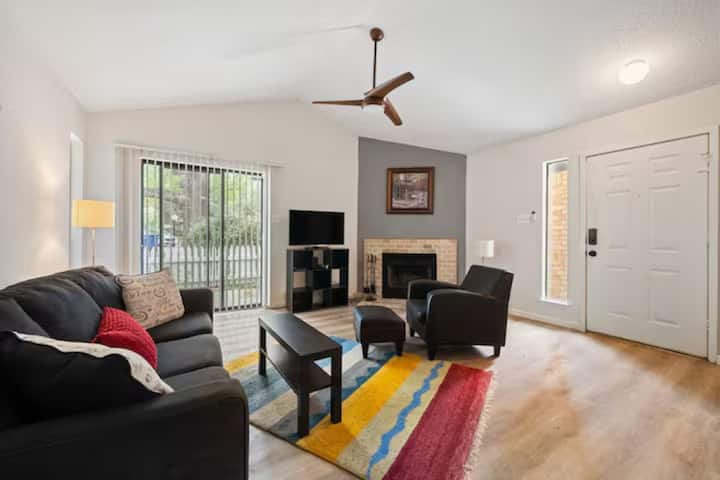 Cozy Condo Near Dt Atx – Ideal For Extended Stays - Austin