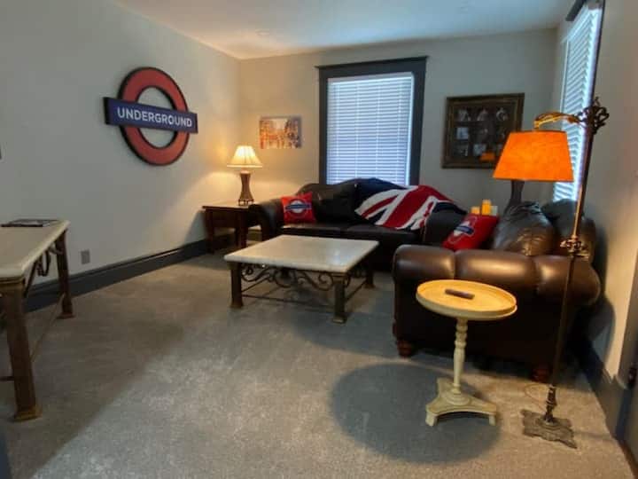 London Maisonette - Red Door - London, OH