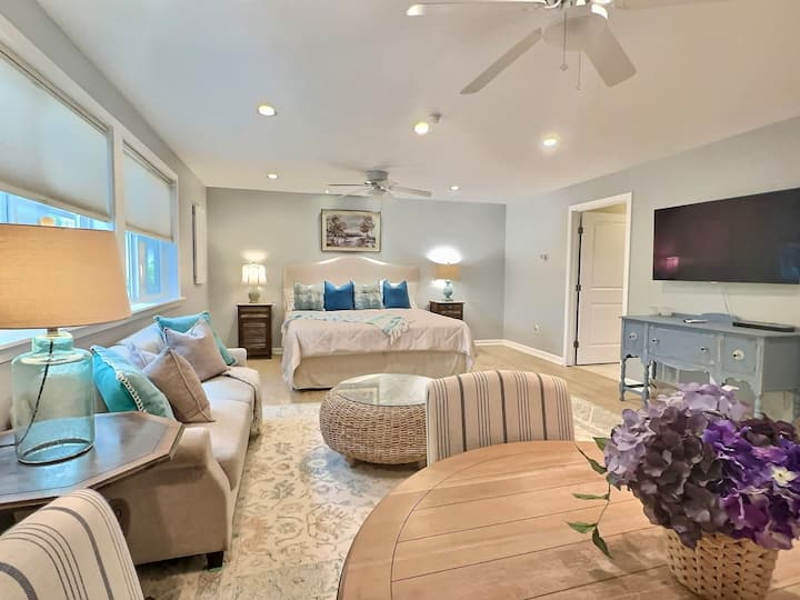 Secluded Lakefront | King Bed, Ac & 5 Piece Bath | - Kent, WA