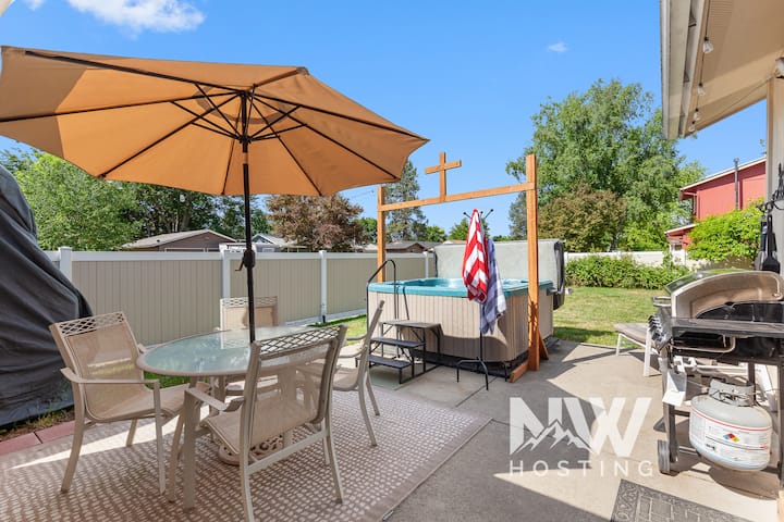 Charming Retreat Near Trails W/ Hot Tub & Games! - Coeur d'Alene, ID