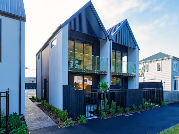 Ocean Whisper Retreat - Kaikoura Holiday Home - Kaikōura