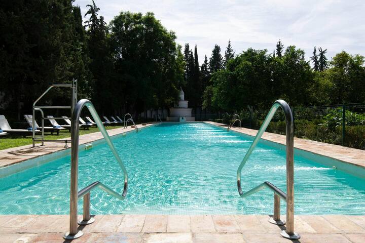 Bishop Room By Hotel Monasterio De San Francisco - La Campana