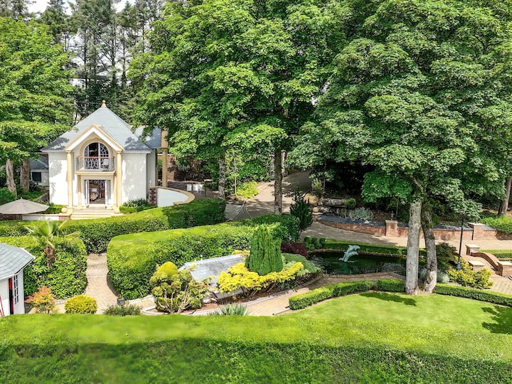 Hunters Moon - St Austell