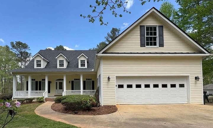 Lux Lakefront Retreat • Deck • Dock • Serenity - West Point Lake