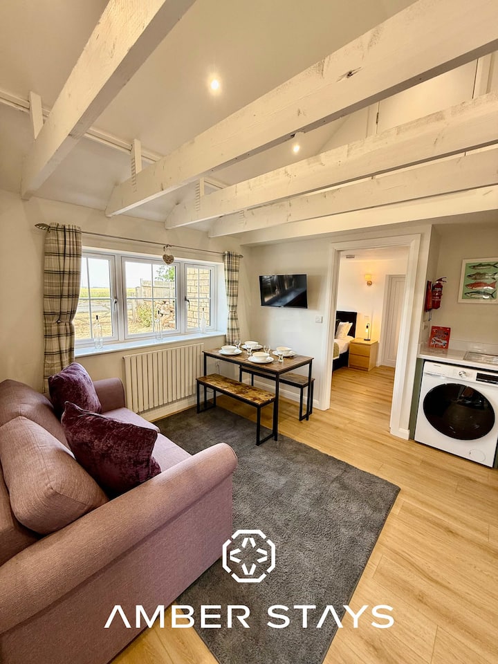 Four Counties Cottage | Contractors | Free Parking - Stamford