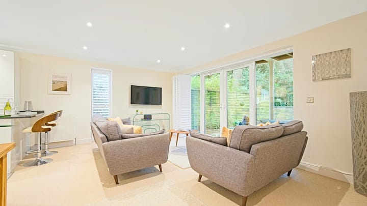 Pines View No.3 - Poole