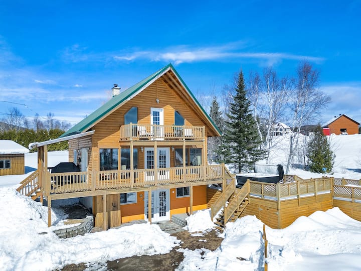 Spa, Billard, Vue Sur La Montagne | Martine-54 - Québec