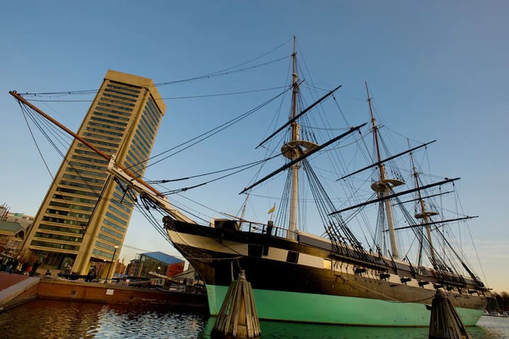 3 Stylish Rooms Near The National Aquarium - Baltimore, MD