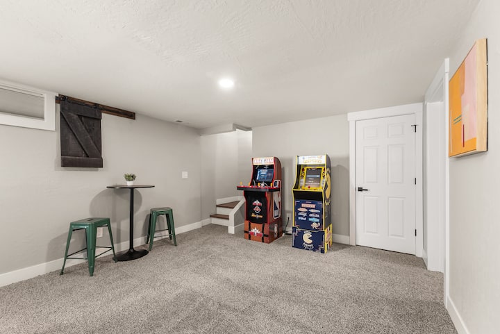 New Roomy Home For Families • Private Hot Tub - State of Washington