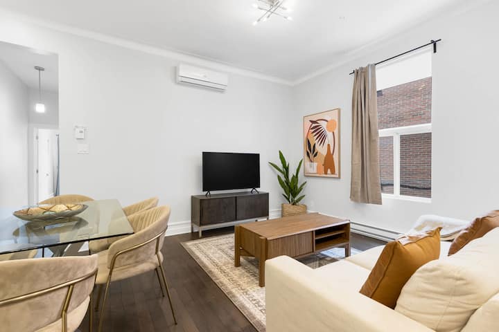Modern 2br+sofa Bed | A/c | Mile-end / Plateau - Laval, Quebec, Canadà