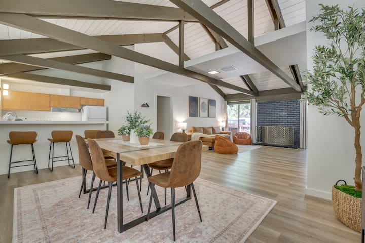 3 Mi To Lake Arrowhead: Cabin W/ Furnished Deck! - Lake Arrowhead, CA