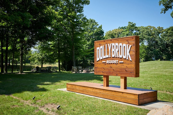 Spacious 19-bedroom Dollybrook Resort In Fennville - Fennville, MI