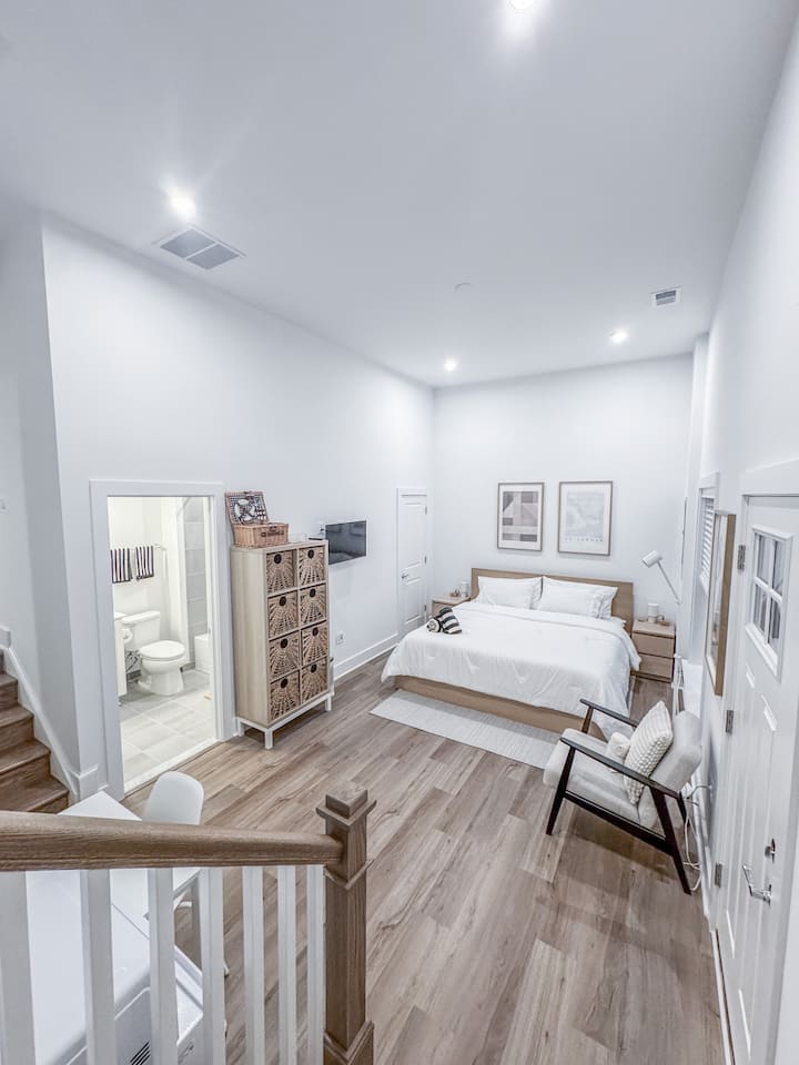 Serene Scandanavian Loft Suite - Annandale, VA