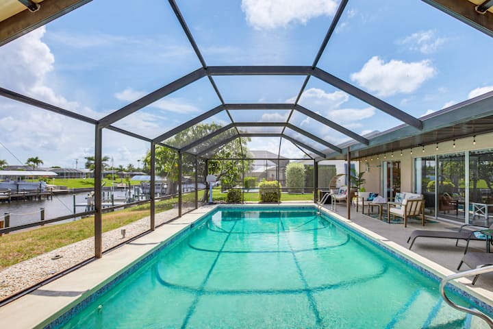 Heated Pool + Dolphin Viewing! Cape Coral Getaway - Cape Coral, FL